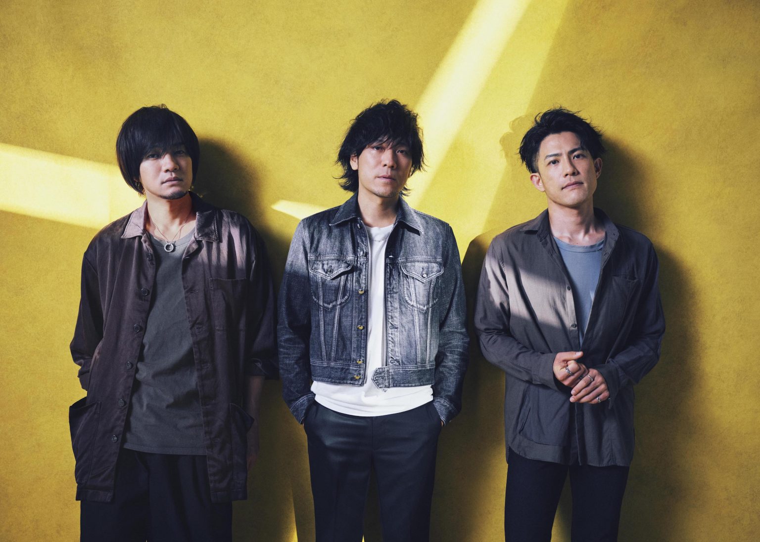 back number清水依与吏の愛すべき魅力が健在。新作『ユーモア』に投影された生身の姿 | 音楽と人.com